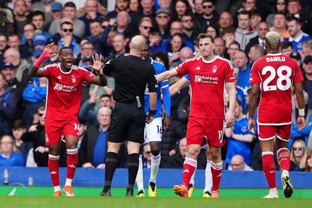 VAR is a Luton fan - Nottingham Forest make daring statement, slam ...