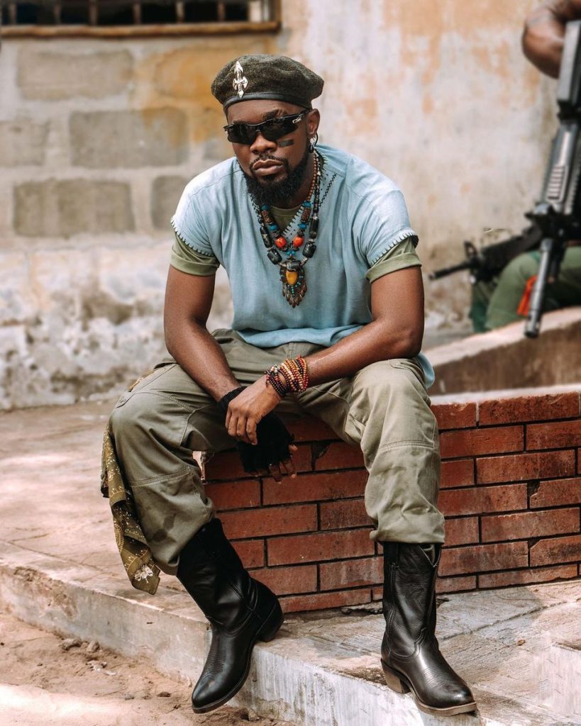 Unbelievable! Nigerian afrobeats singer breaks internet, builds World ...
